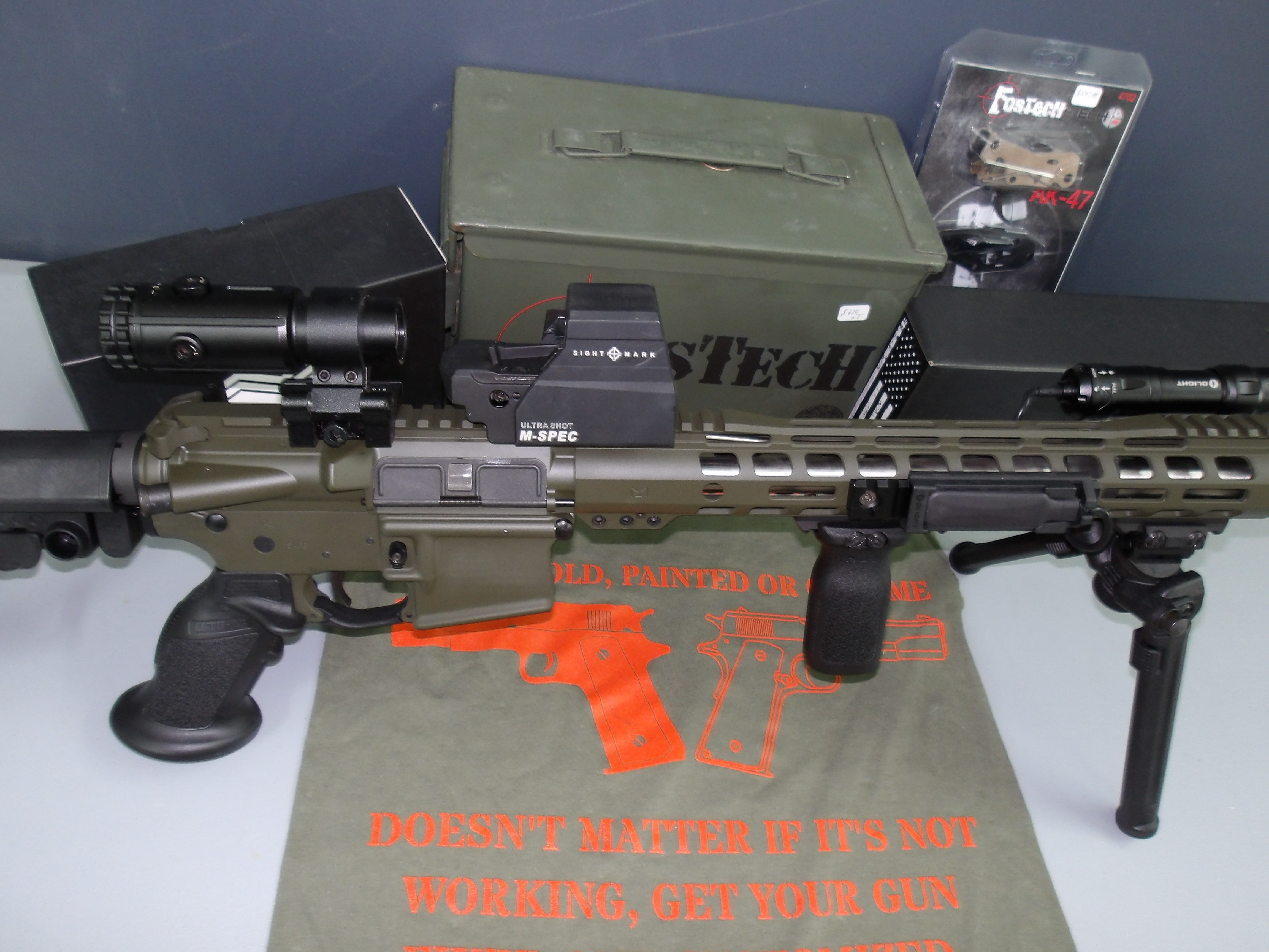 a 2 toned ar15 with a mild customization job. | Cerakote