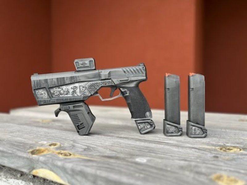 JUDGE DREDD THEMED MAXIM 9 WITH LASER ENGRAVED COMIC STRIPS | Cerakote