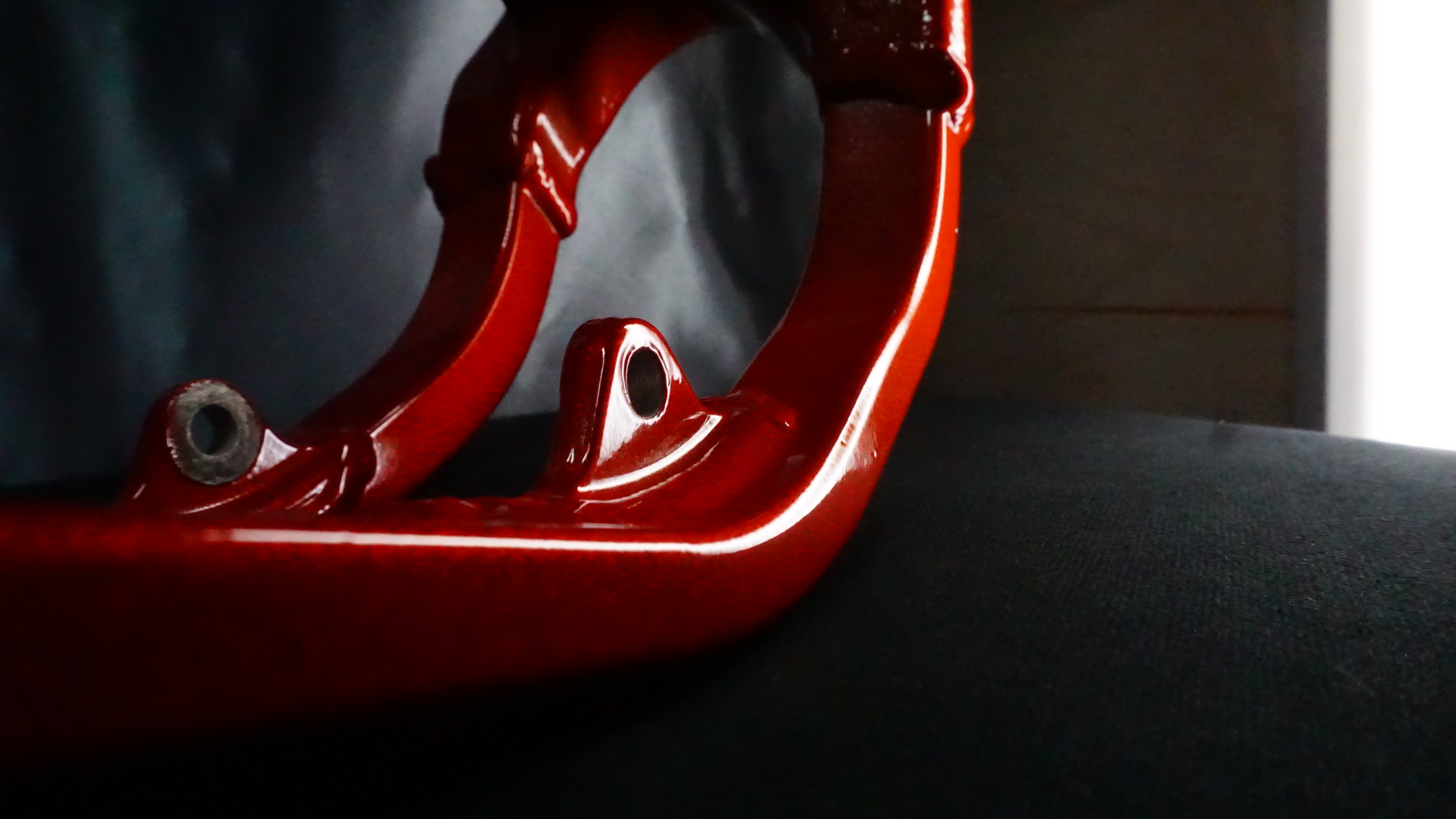 Dirtbike frame in illusion red | Prismatic Powders