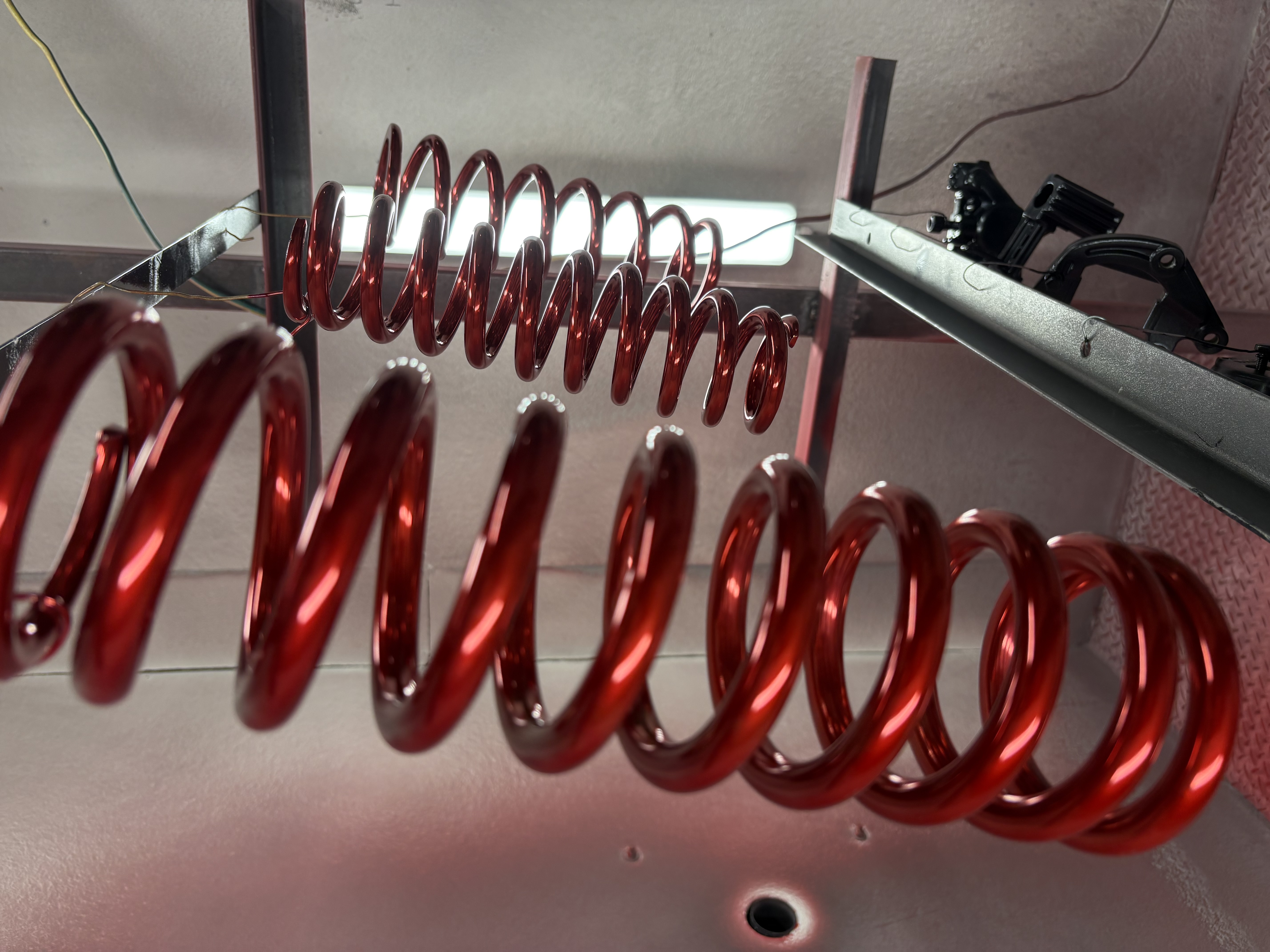 Dirt-Bike Springs finished in Ups-1506 and Ums-10671 | Prismatic Powders