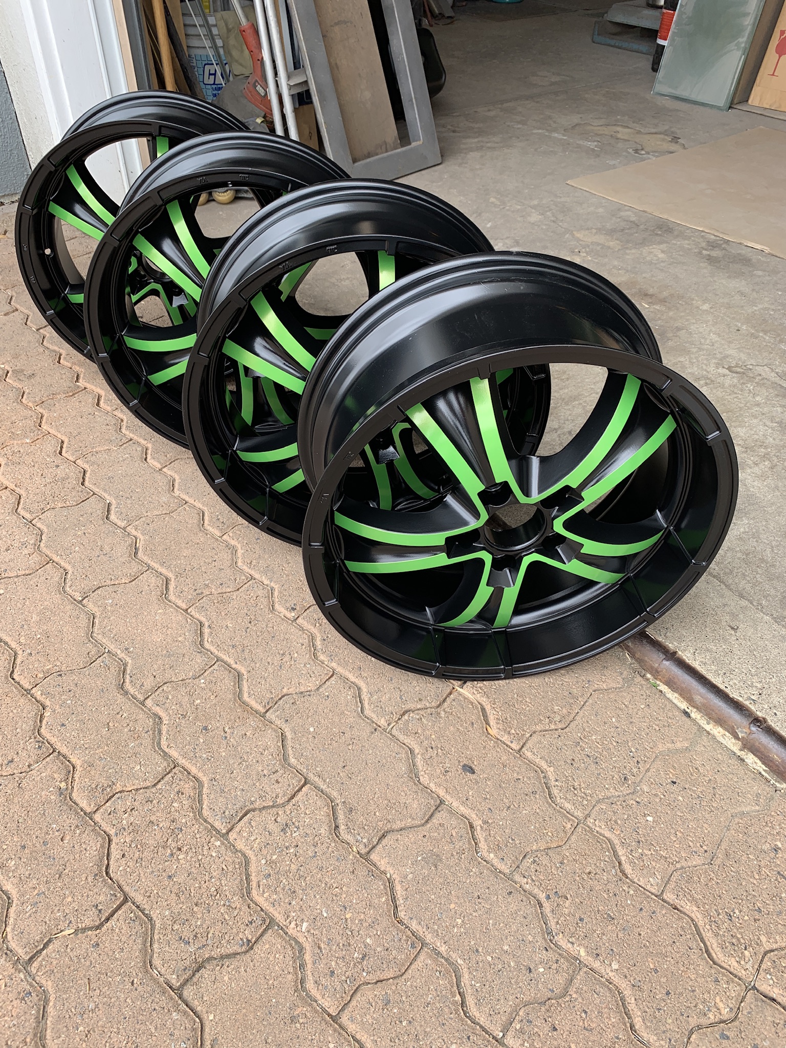 Two Tone Wheels Coated With Lime Juice Green And Matte Black Two Tone Wheels Coated With Lime Juice Green And Matte Black