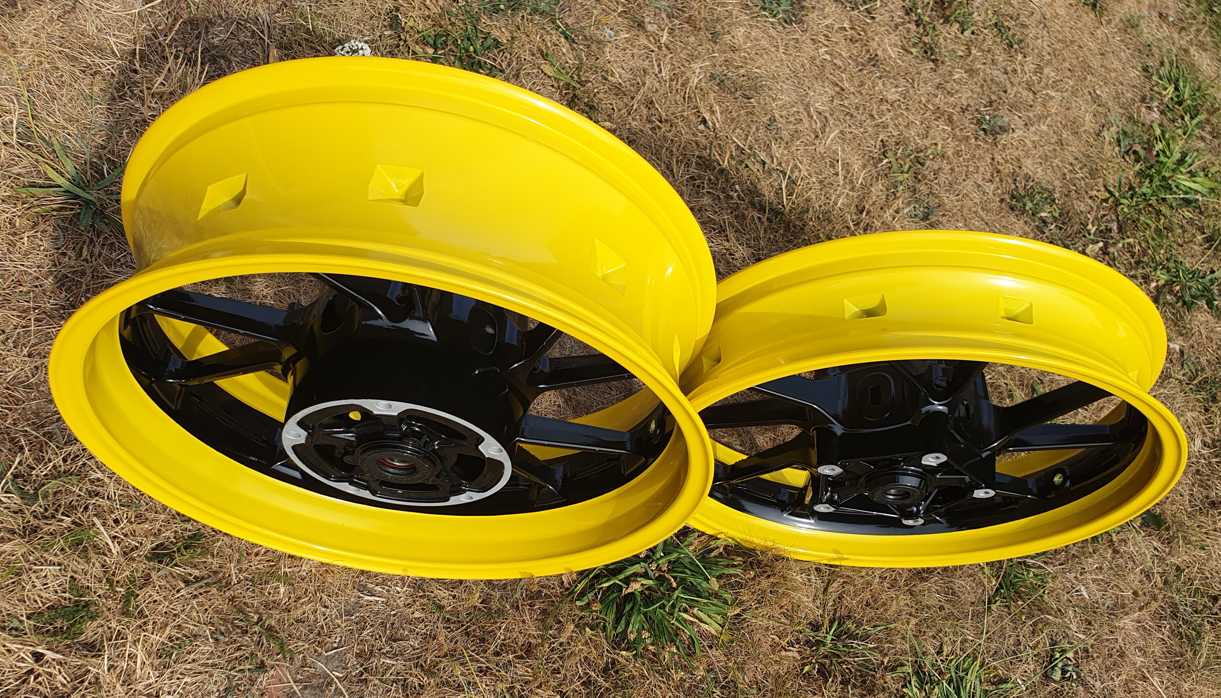 Powder Coated Two Tone Motorcycle Wheels Prismatic Powders Powder Coated Two Tone Motorcycle Wheels Prismatic Powders